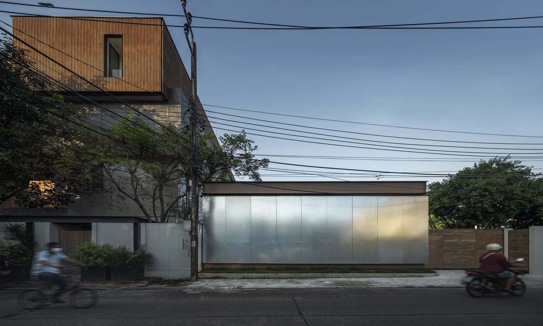 Baan Charun 75 by EKAR • Video - W Workspace
